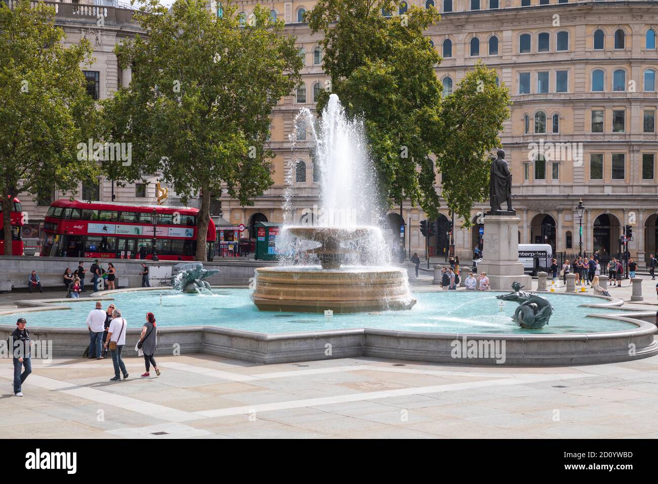 Water fountain in Trafalgar Square, London, England Stock Photo - Alamy