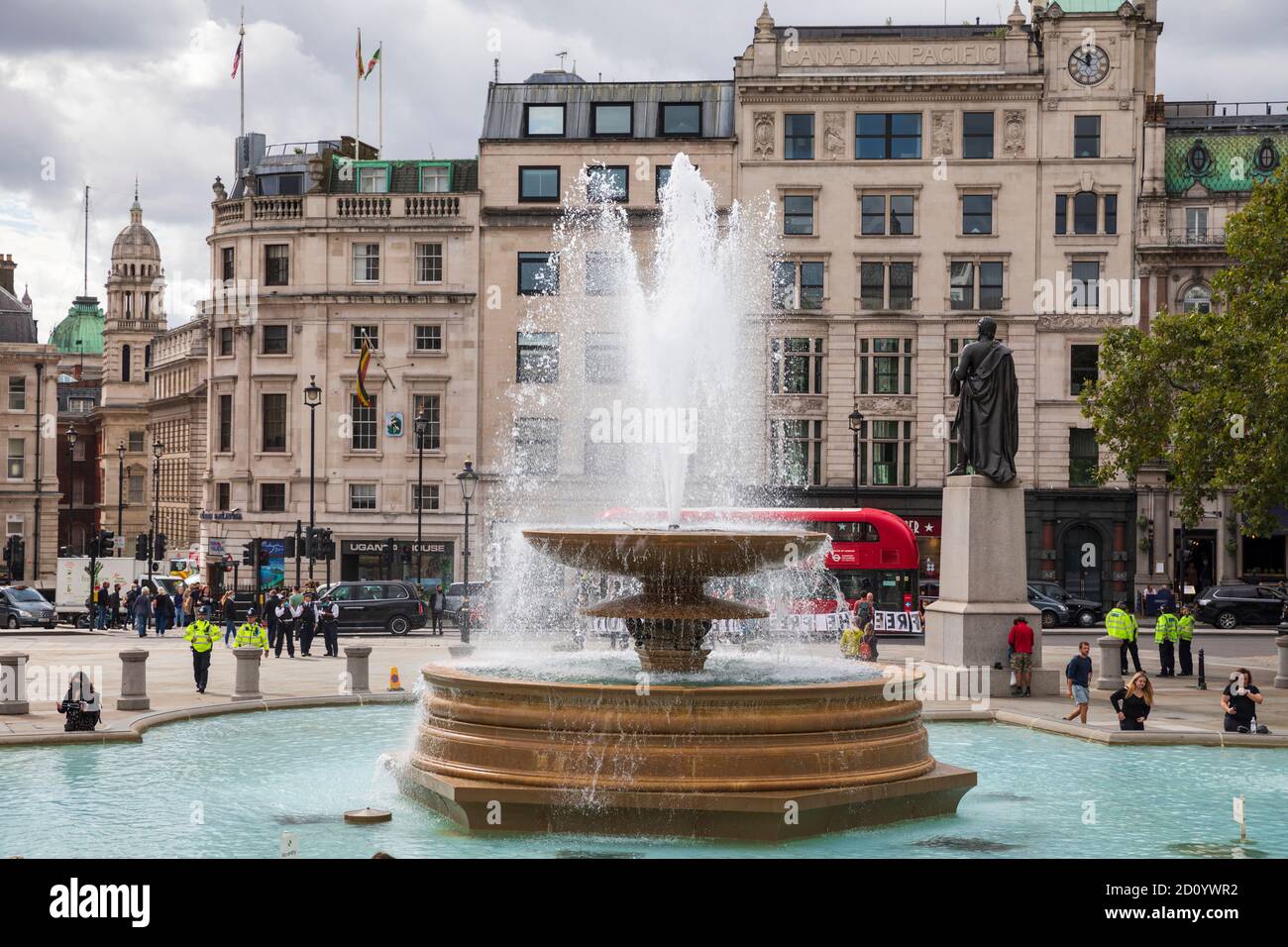 Lutyens fountain hi-res stock photography and images - Alamy