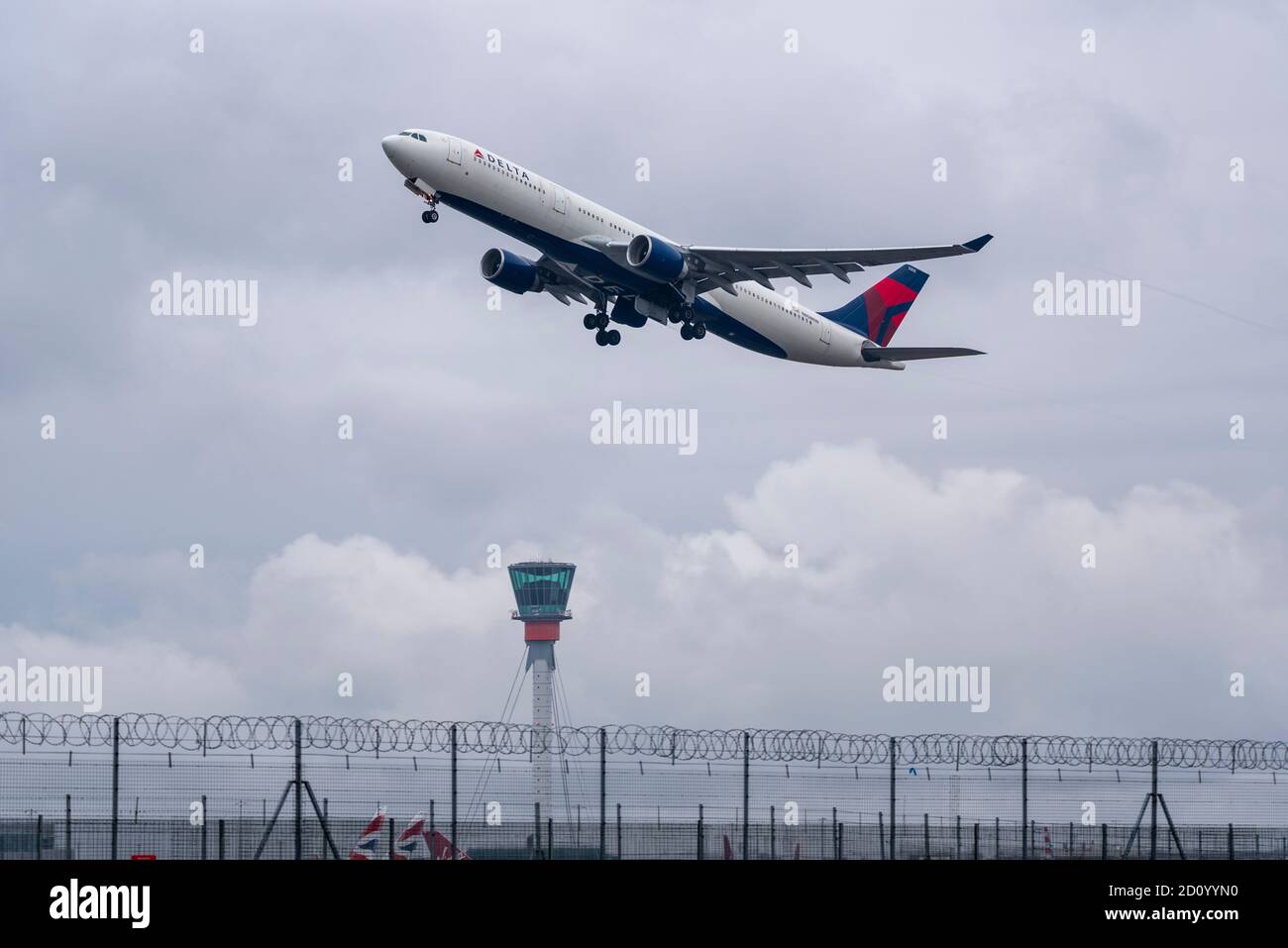 Delta Air Lines Airbus A330 -300 jet airliner plane N808NW taking off ...