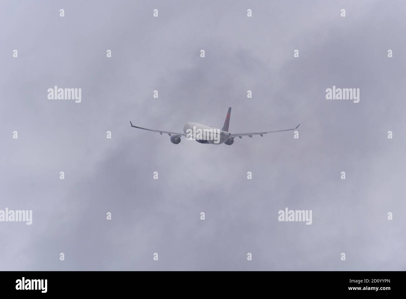Delta Air Lines Airbus A330 -300 jet airliner plane N808NW taking off ...
