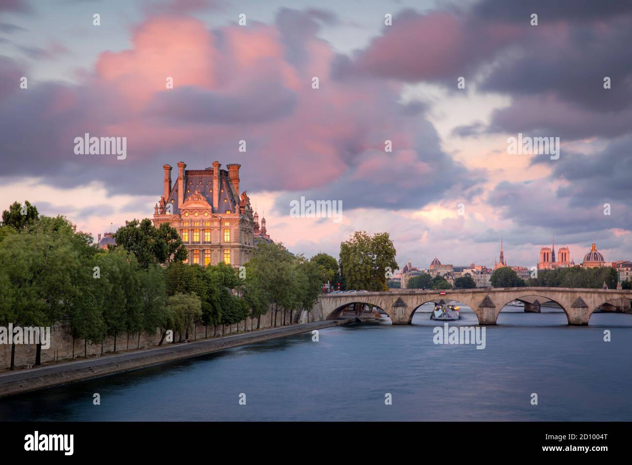 Louvre river seine paris hi-res stock photography and images - Alamy
