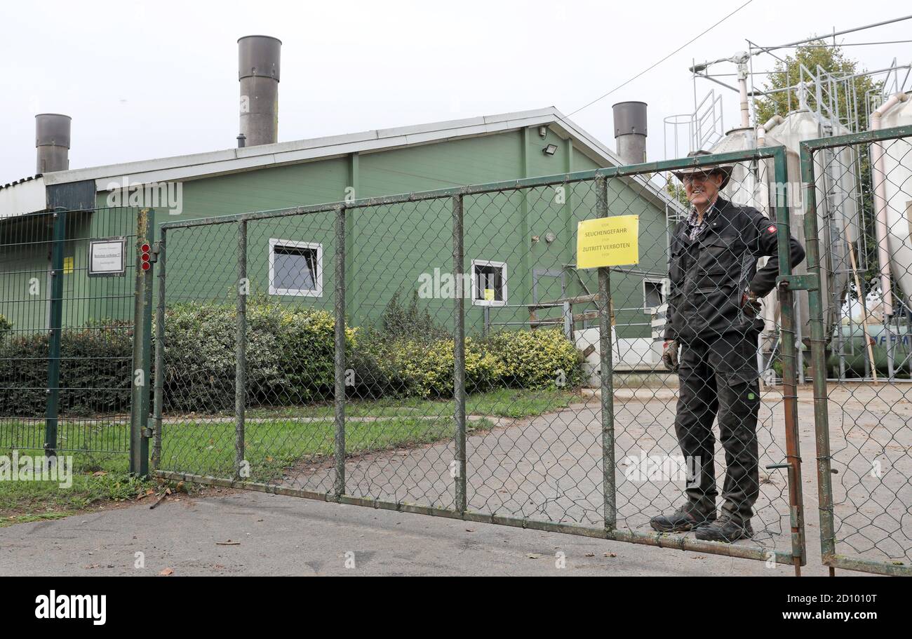 No outsiders sign hi-res stock photography and images - Alamy