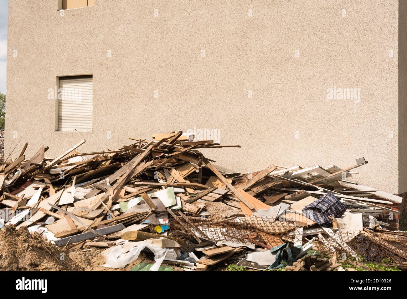 Pile of construction waste hi-res stock photography and images - Alamy
