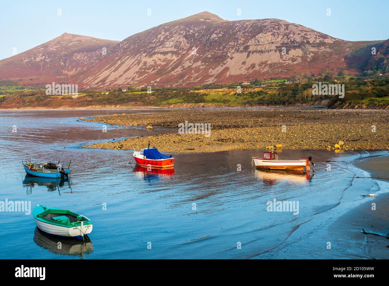 Trefor Harbour on the Gwynedd coast in North Wales Stock Photo - Alamy