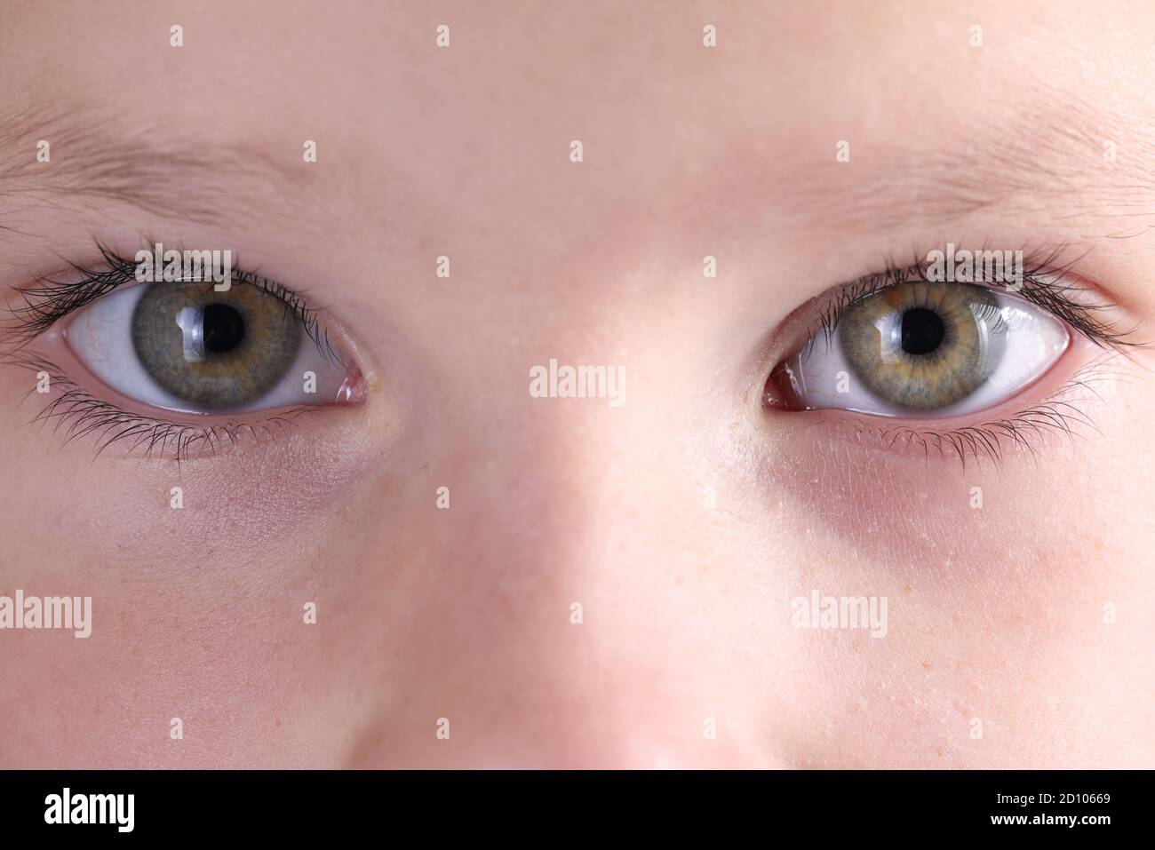 Straight eyebrows hi-res stock photography and images - Alamy