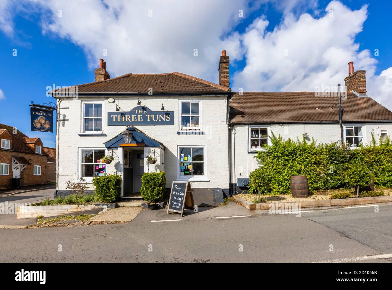 Three Tuns Pub High Resolution Stock Photography and Images - Alamy