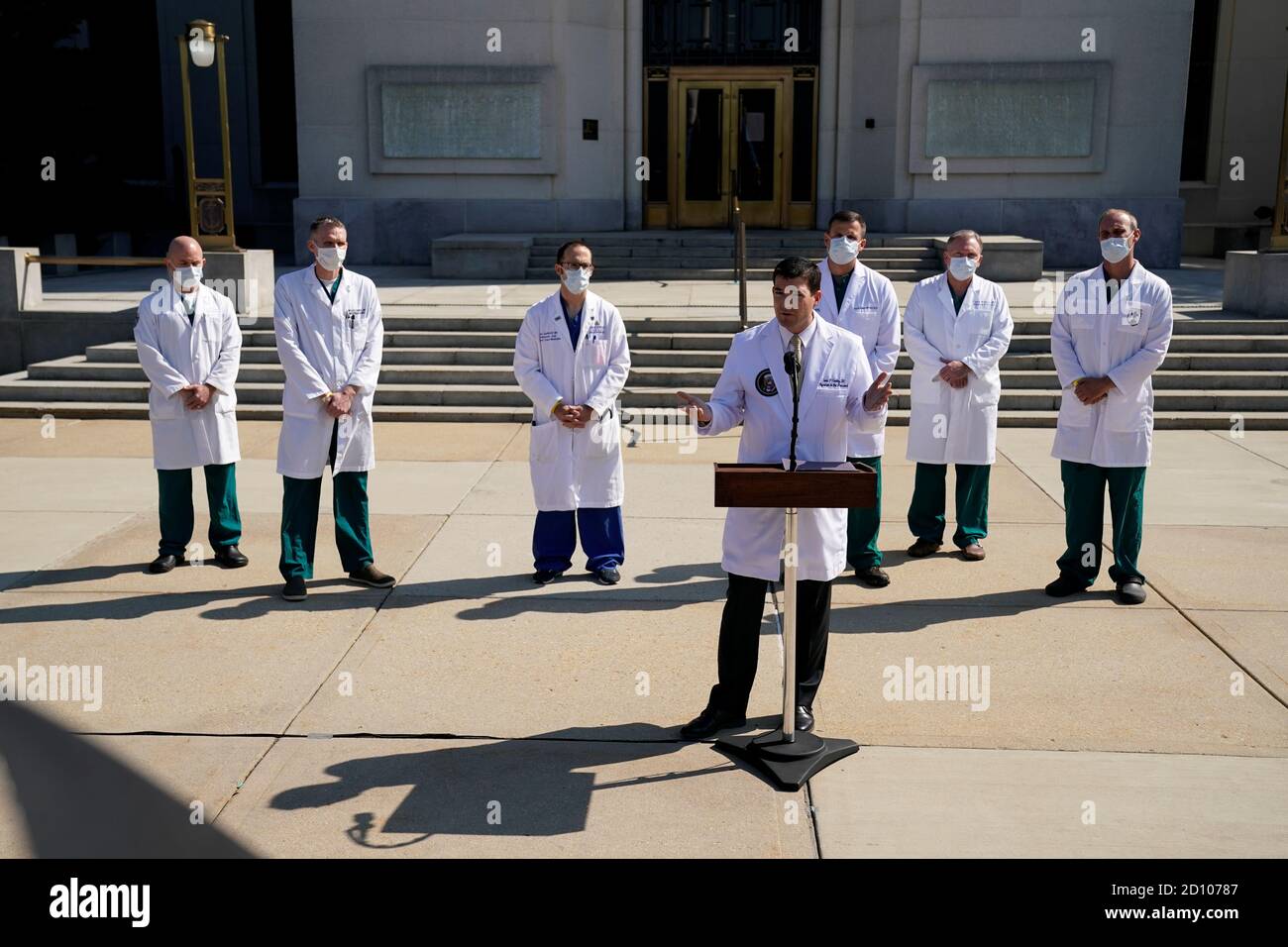 Navy doctors hi-res stock photography and images - Alamy