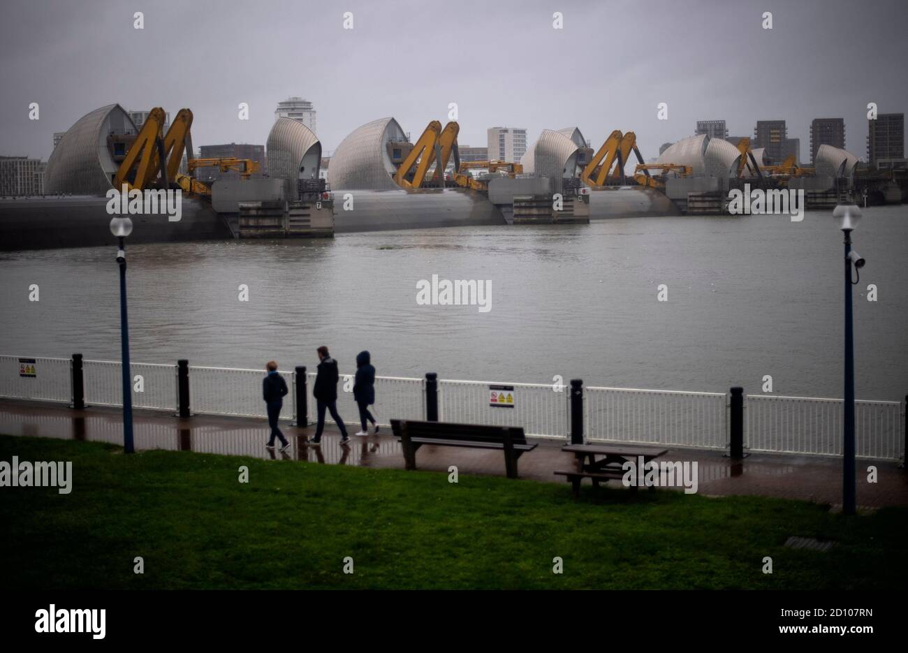 Thames barrier closed position hi-res stock photography and images - Alamy