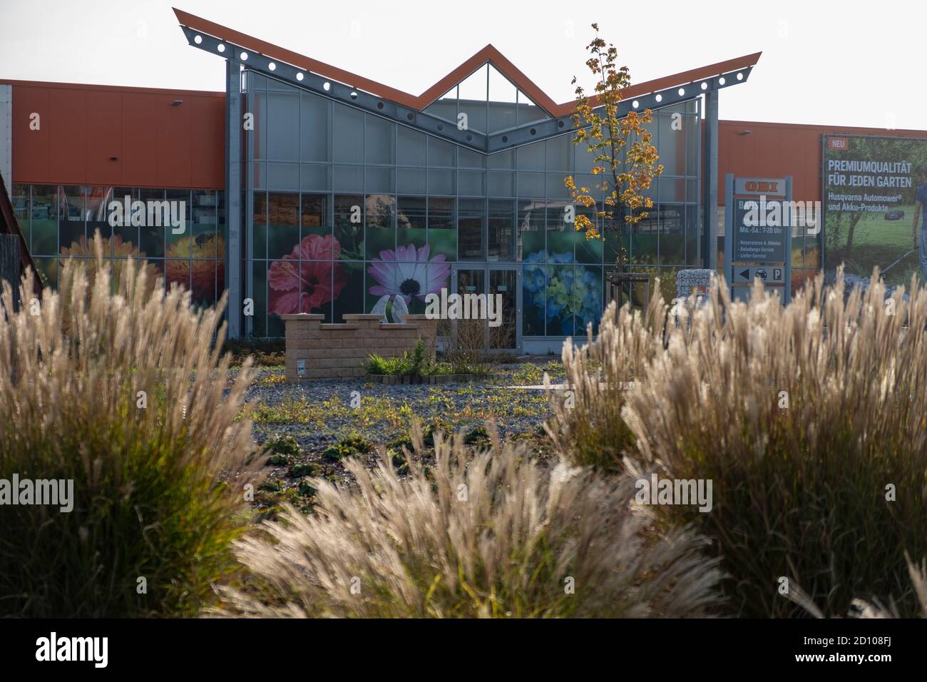 Obi hardware store in Düsseldorf-Heerdt, Germany Stock Photo - Alamy