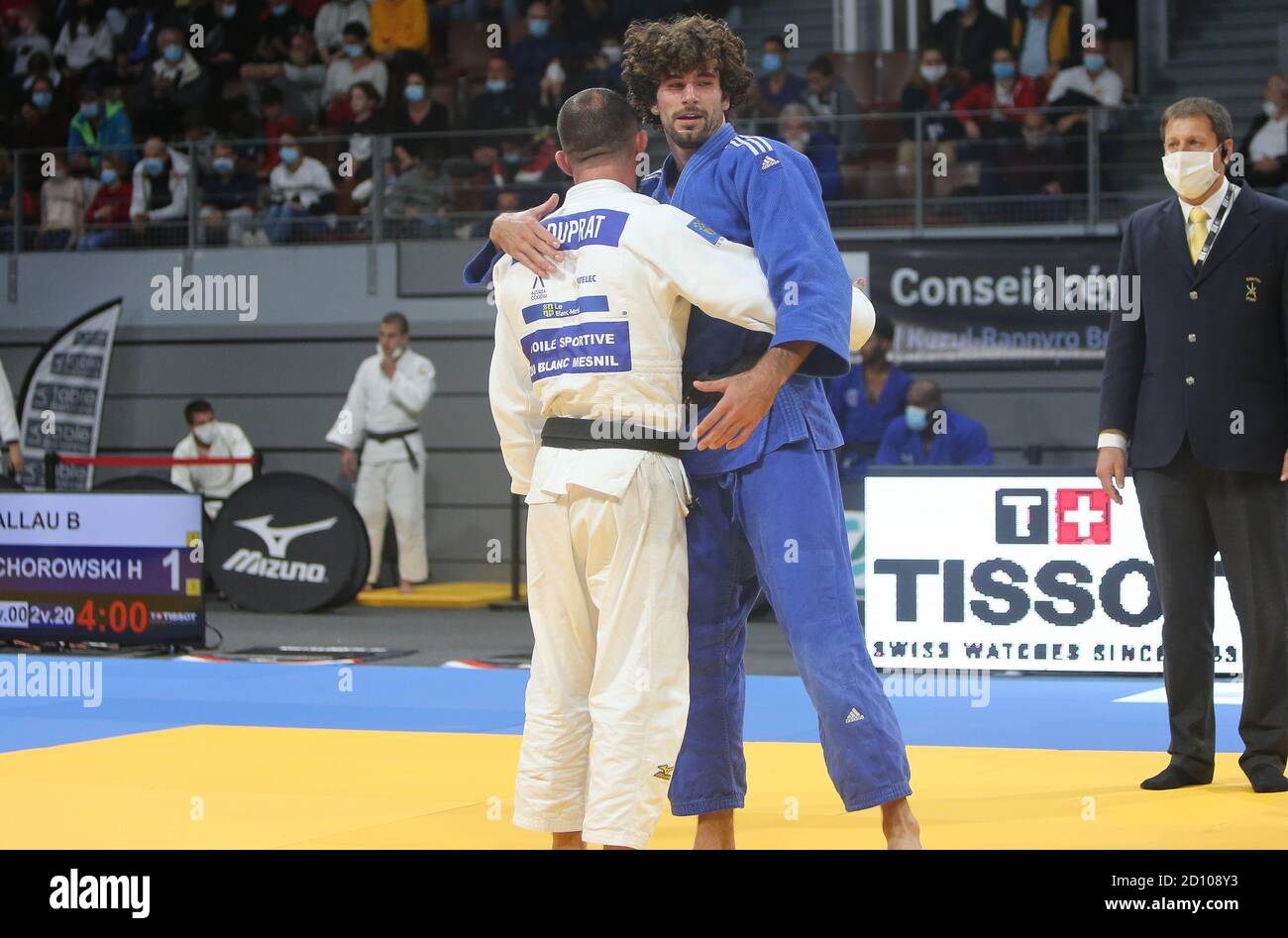 Benjamin Axus of AJA Paris XX and Pierre Dupraz of ES Blanc Mesnil ...