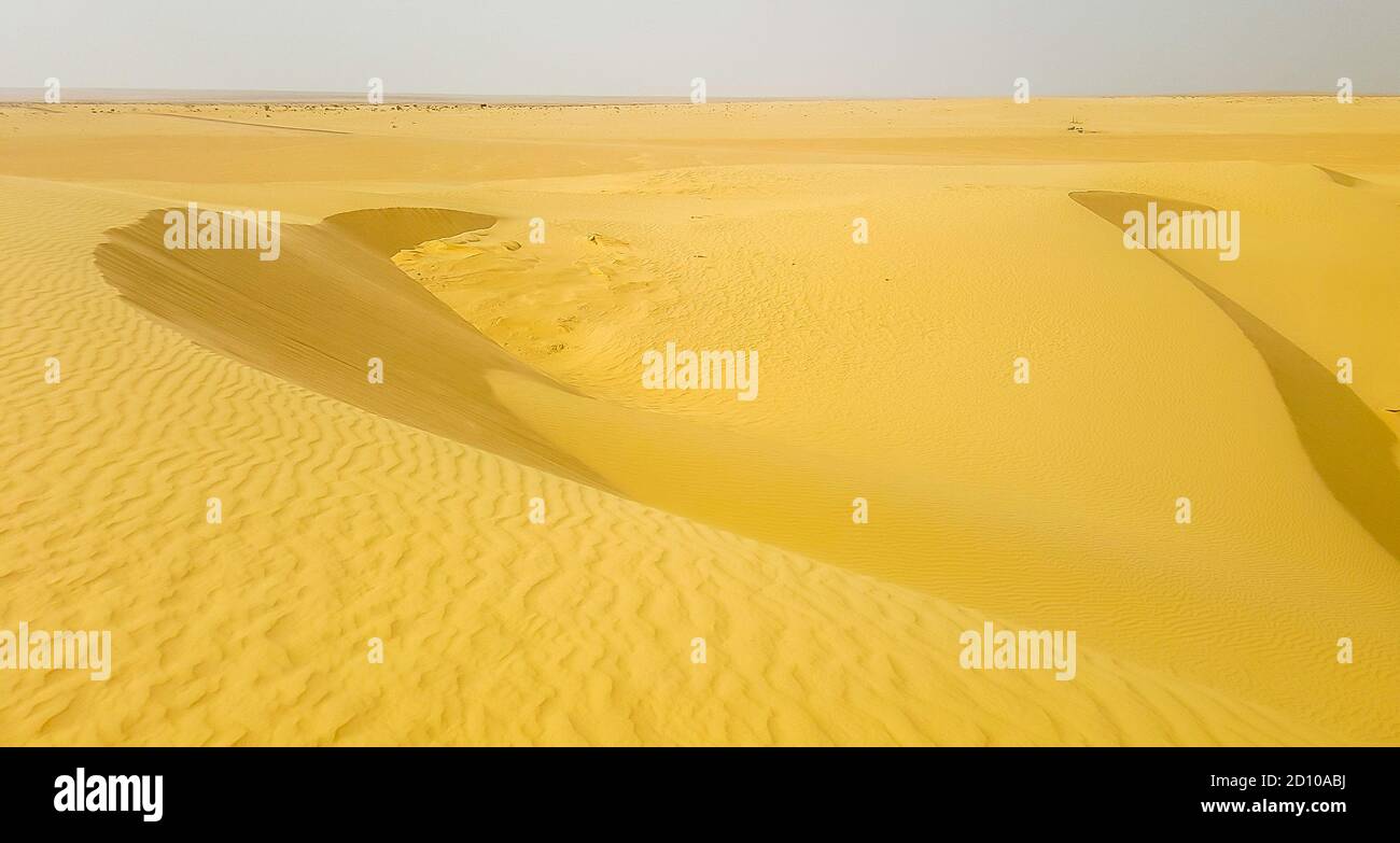 Barchan sand dune hi-res stock photography and images - Alamy