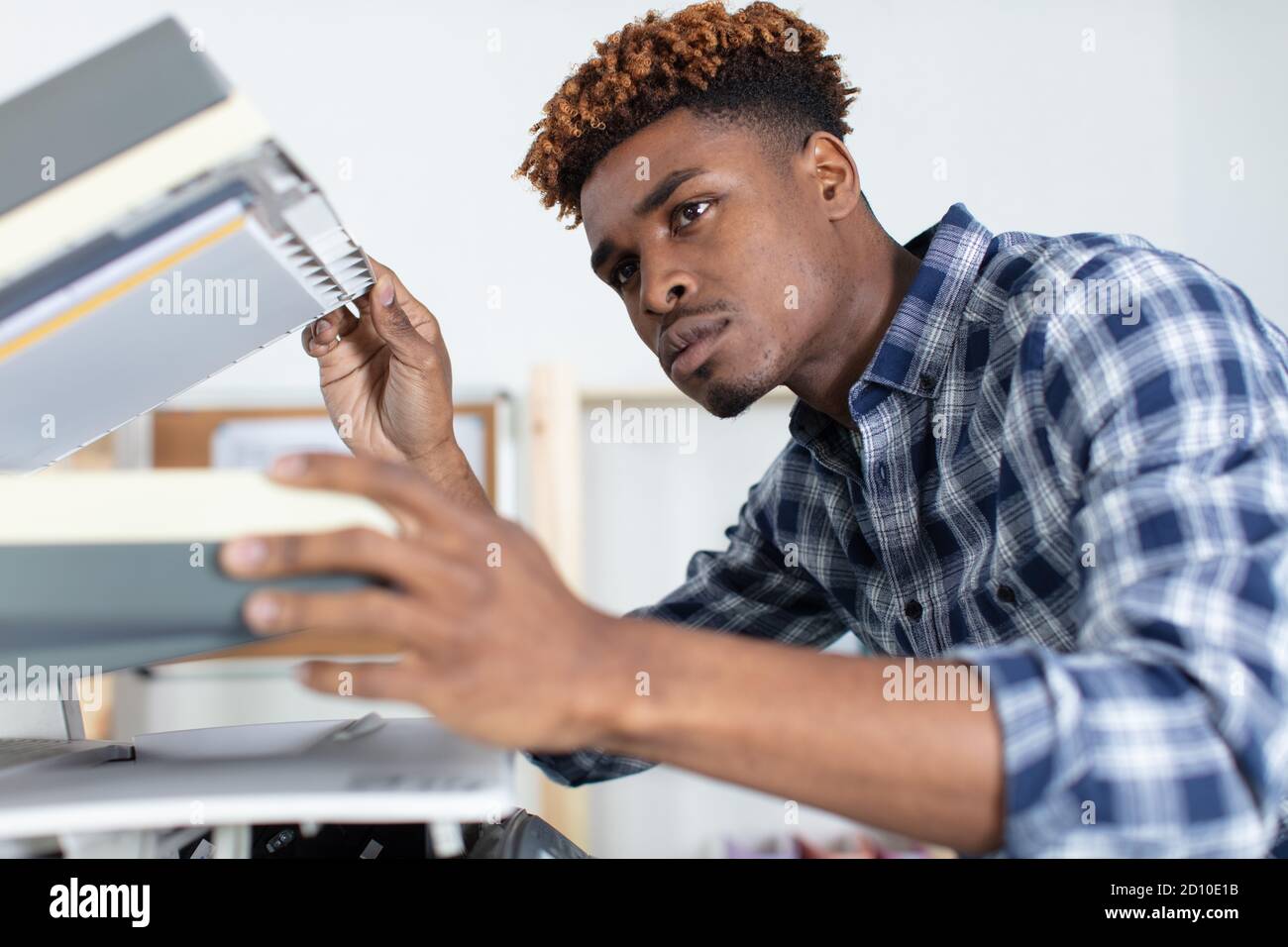 Technician repairing printer hi-res stock photography and images - Alamy