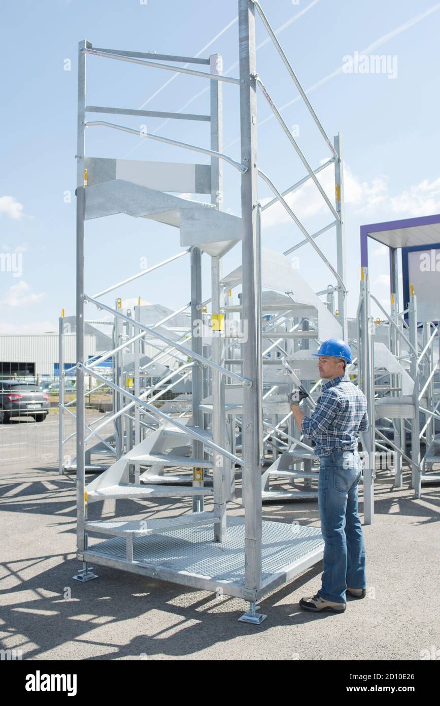 Steel frame factory hi-res stock photography and images - Alamy