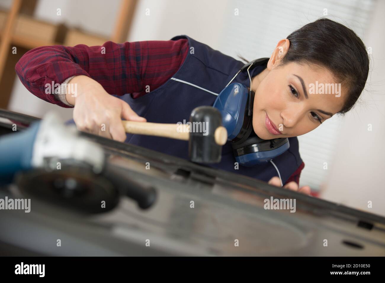 Female panel beater hi-res stock photography and images - Alamy
