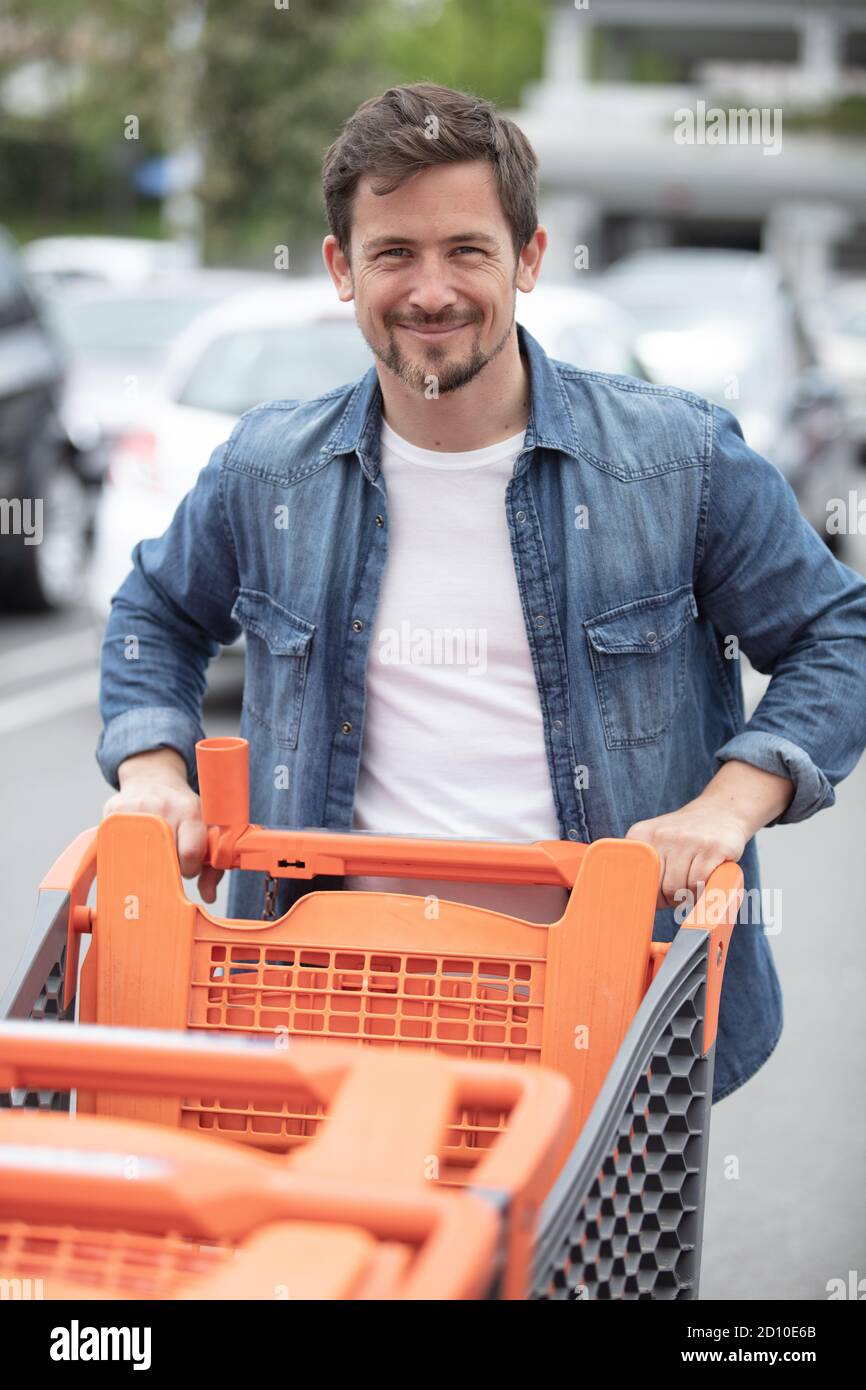 Delivery man cart groceries hi-res stock photography and images - Alamy