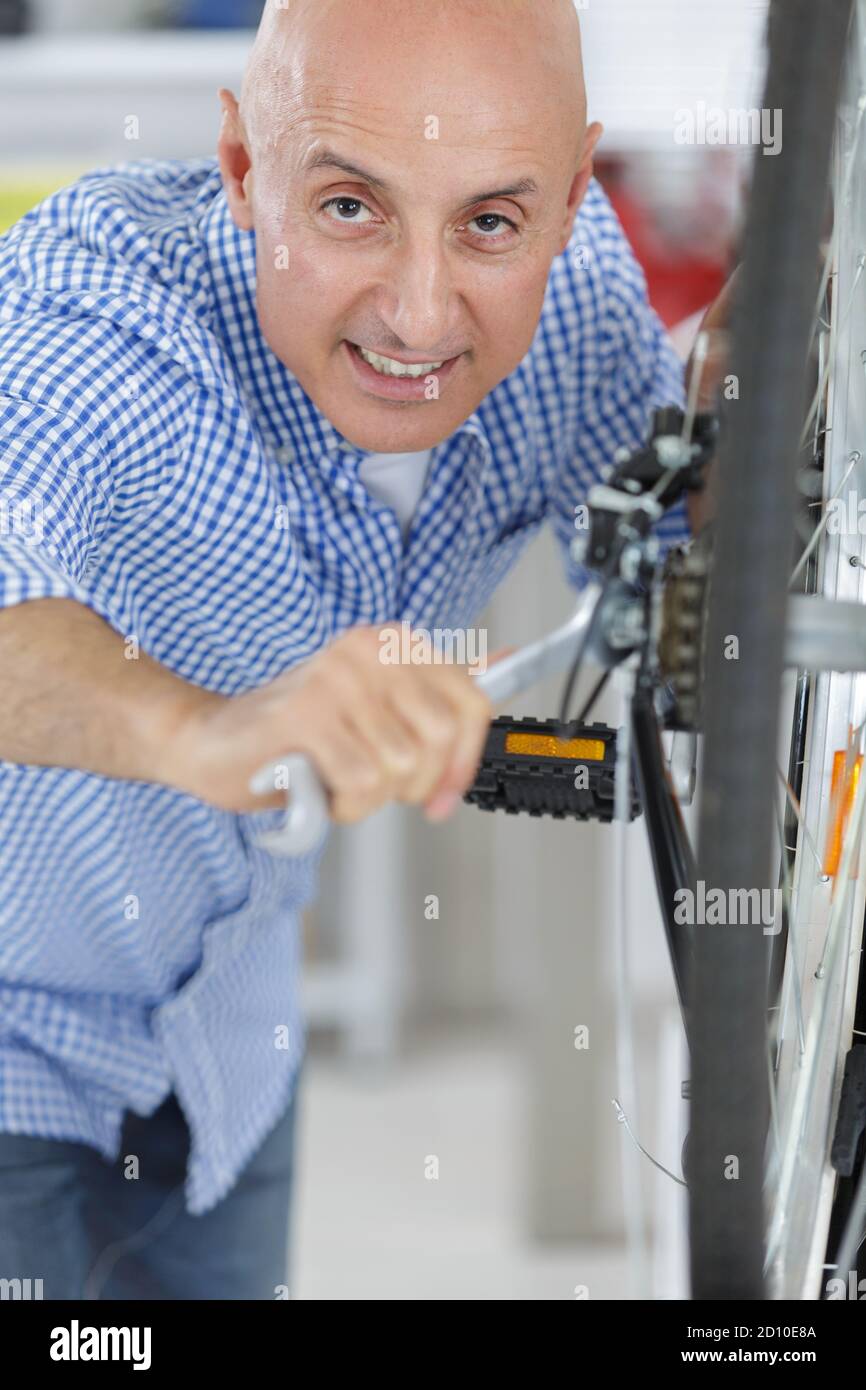 man repairing bicycle at home Stock Photo - Alamy