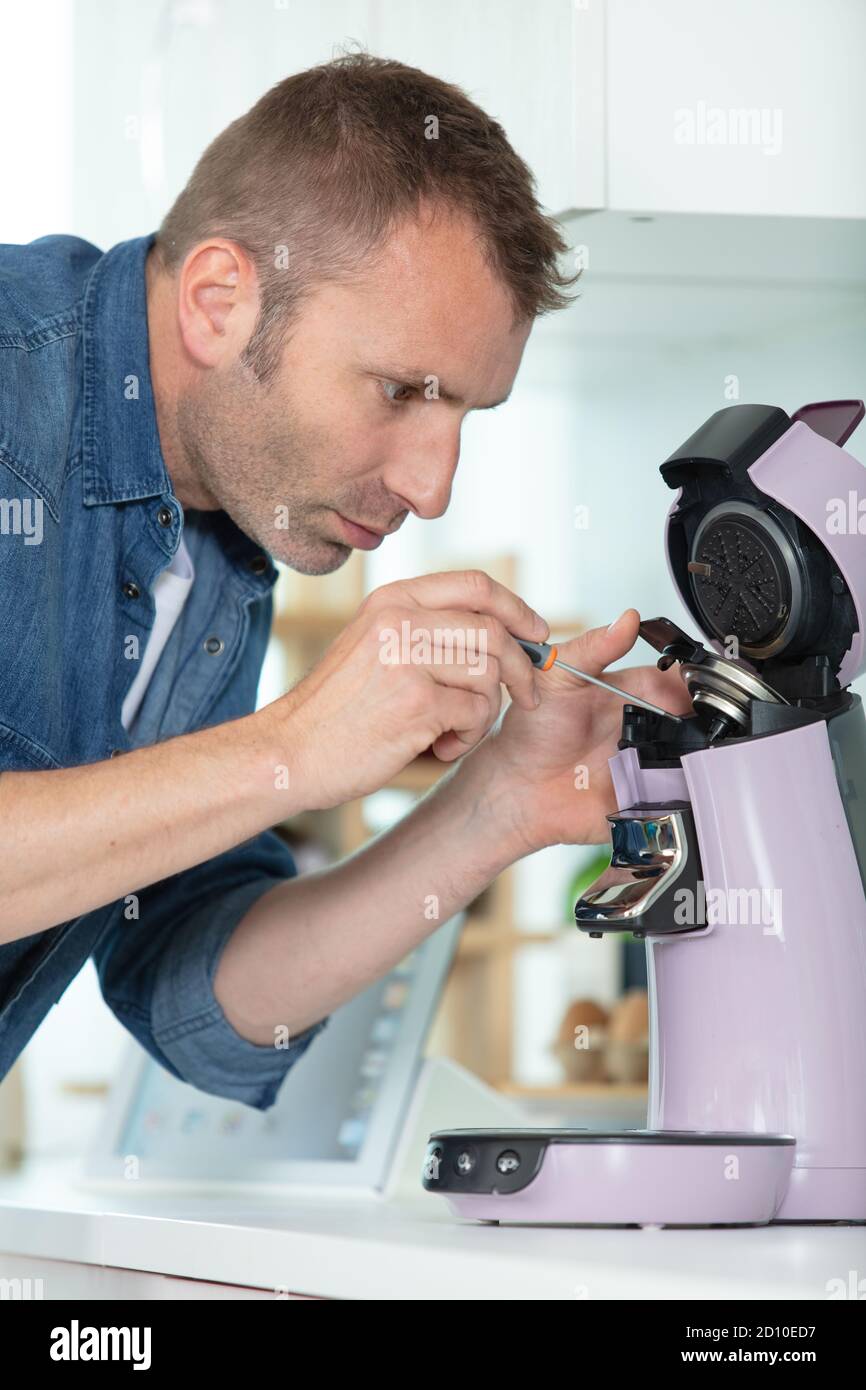 Man fixing coffee machine hi-res stock photography and images - Alamy