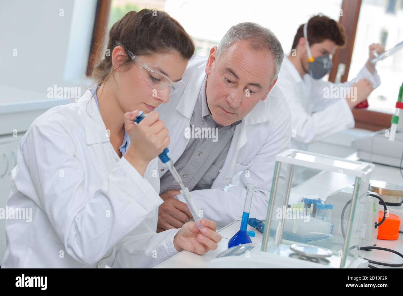 Secondary school teacher in lab hi-res stock photography and images - Alamy