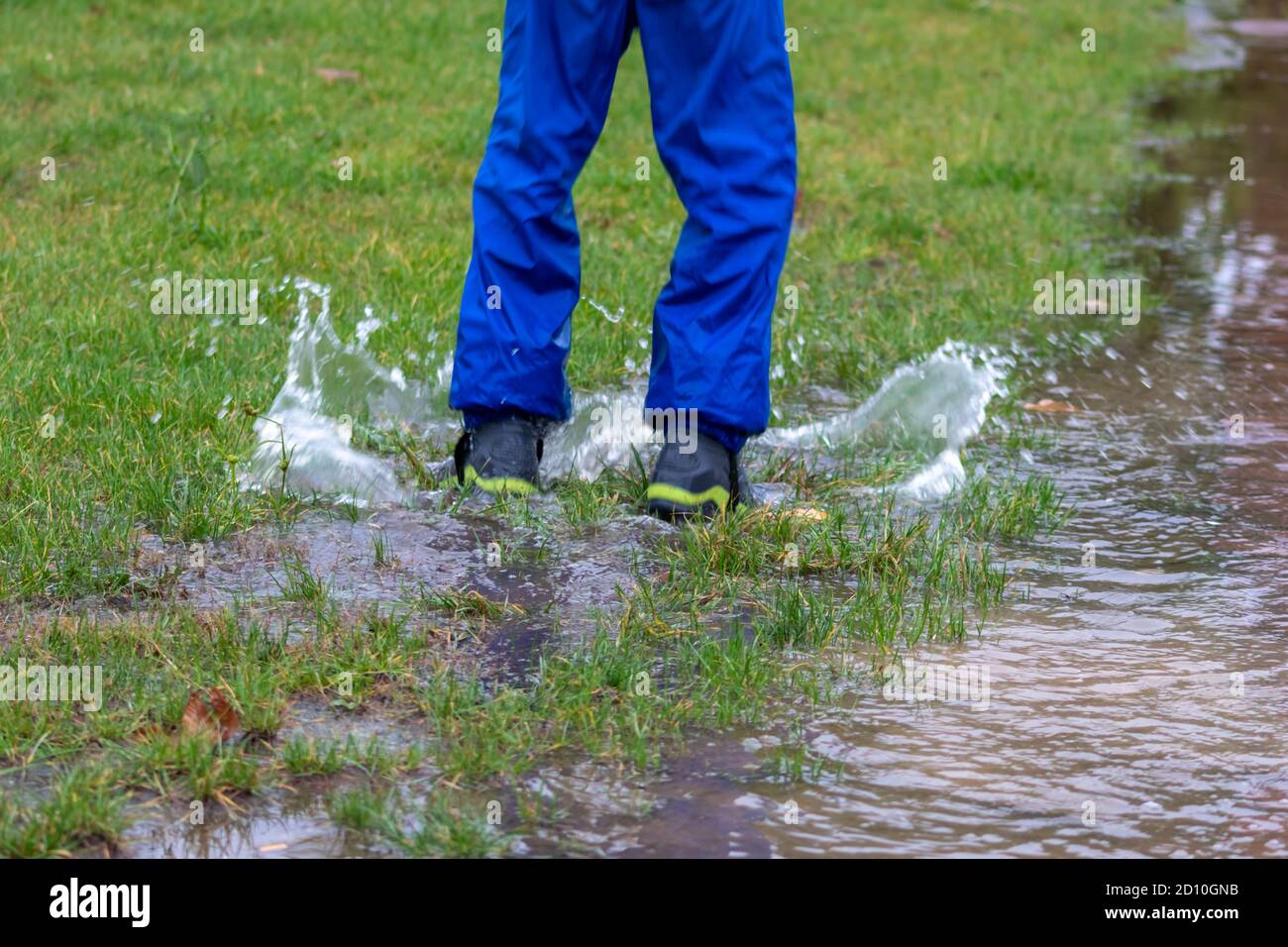 Child splash puddles boots hi-res stock photography and images - Alamy