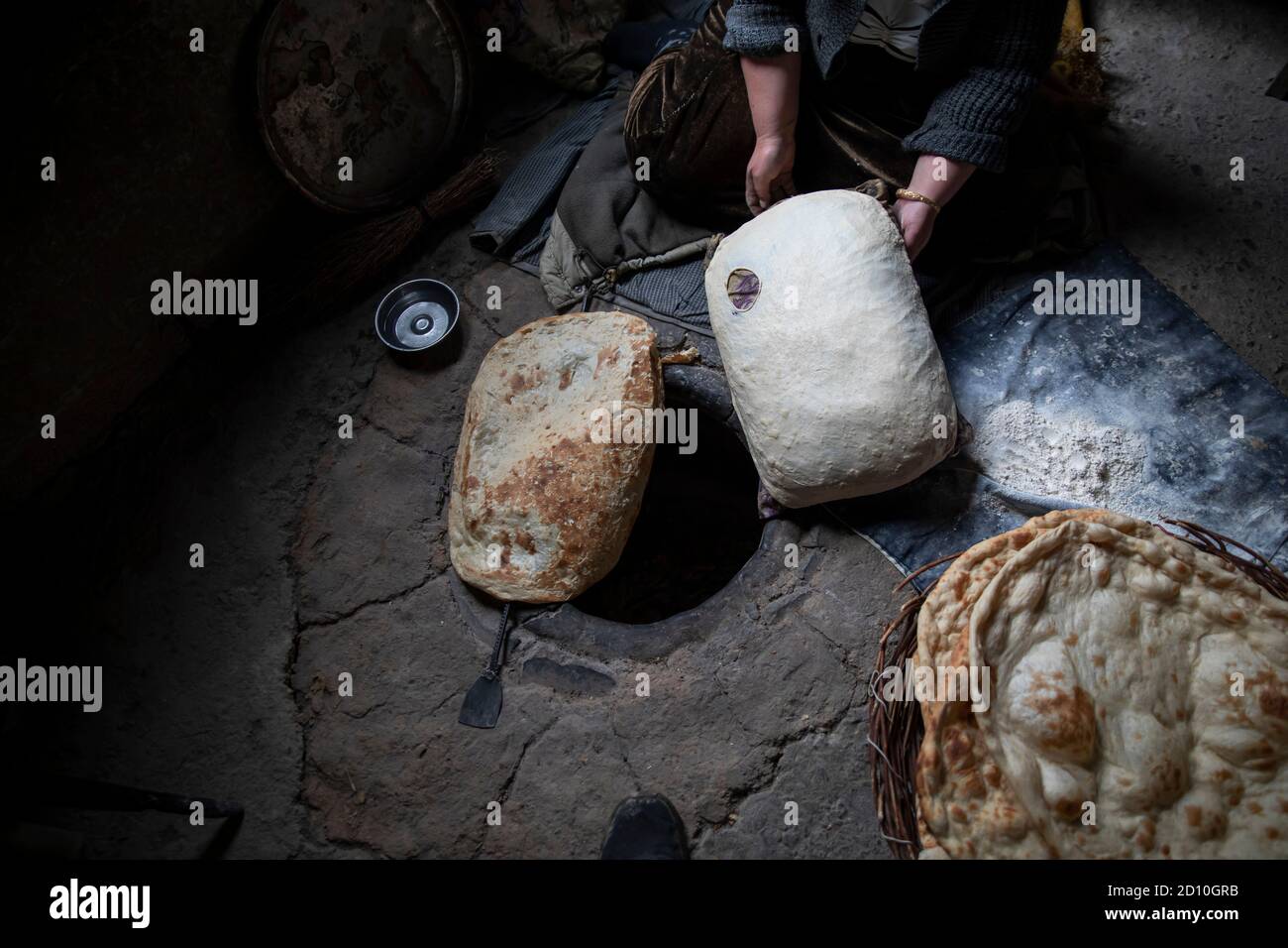 Lavash bread hi-res stock photography and images - Alamy