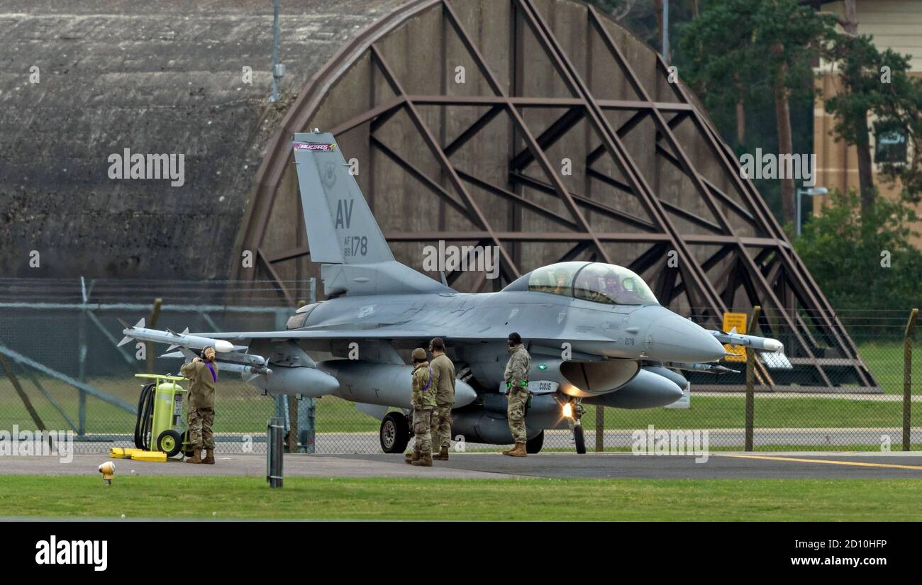 General dynamics f 16 fighting falcons hi-res stock photography and ...