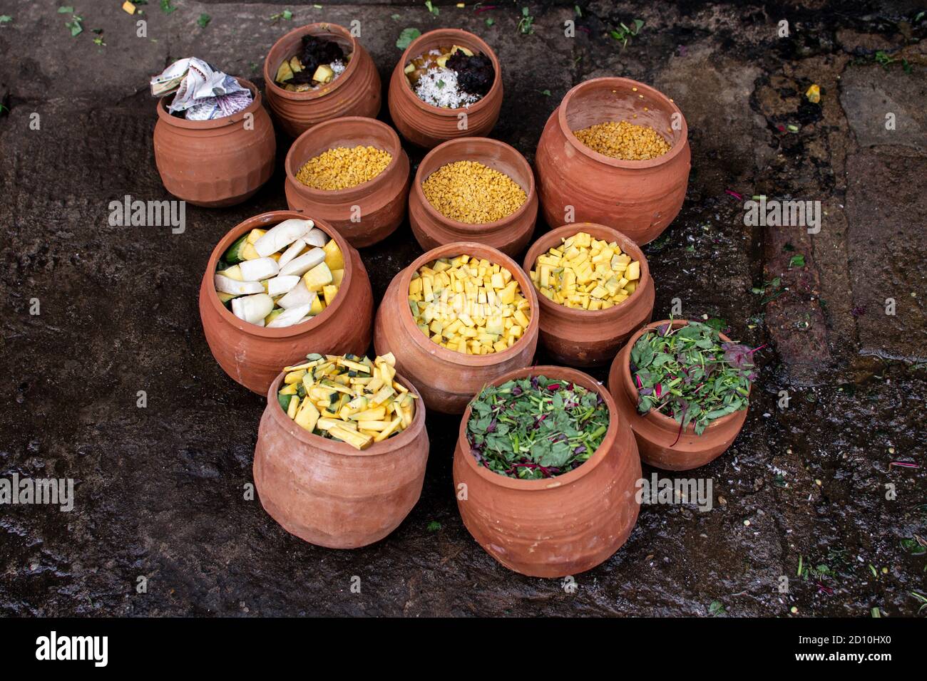 Indian Clay Cooking Pots High Resolution Stock Photography and Images ...