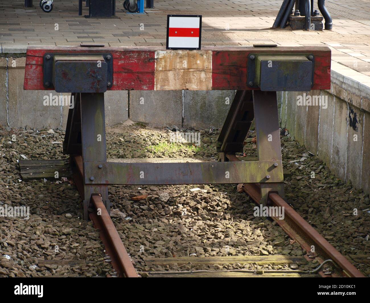 Rail Block on the end of the railroad track at platform 4 in Gouda ...