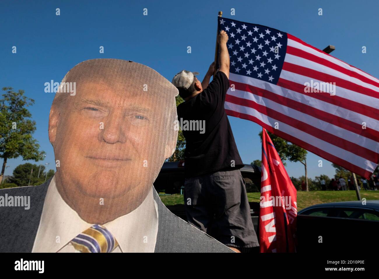 Trump cardboard cutout hi-res stock photography and images - Alamy