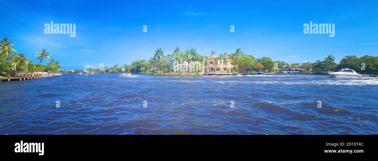 Yachts and boats cruise along the intracoastal waterway on a beautiful ...