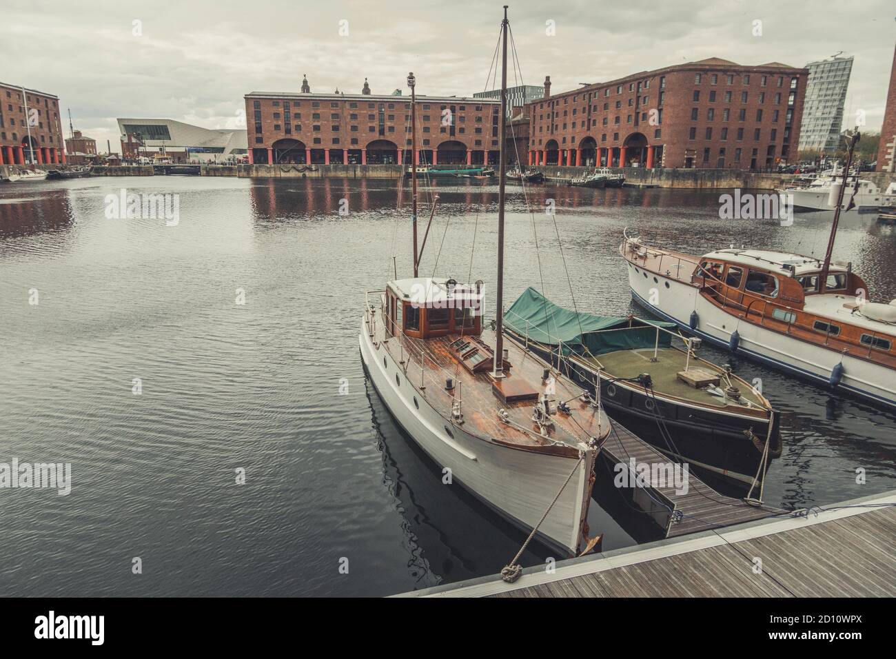 Royal albert dock tour hi-res stock photography and images - Alamy
