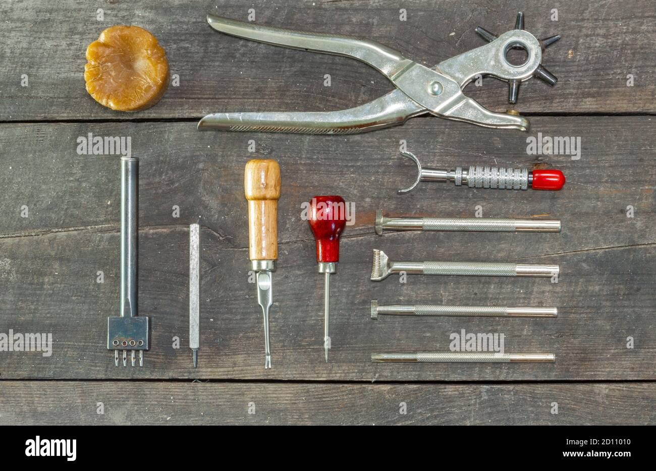 Leather tooling hi-res stock photography and images - Alamy