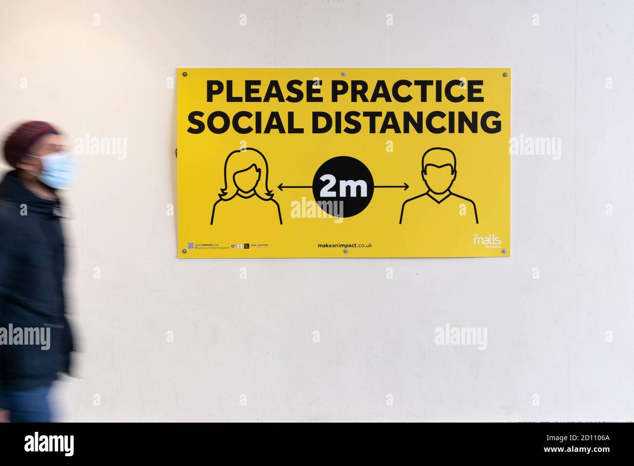 Practice social distancing sign hi-res stock photography and images - Alamy