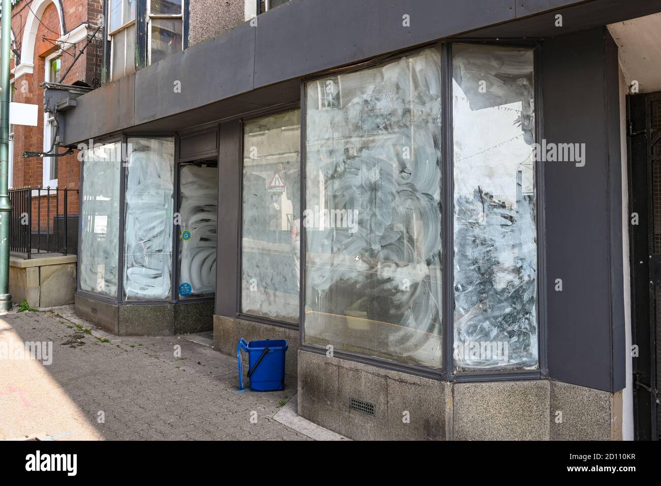 Empty high street shop unit hi-res stock photography and images - Alamy