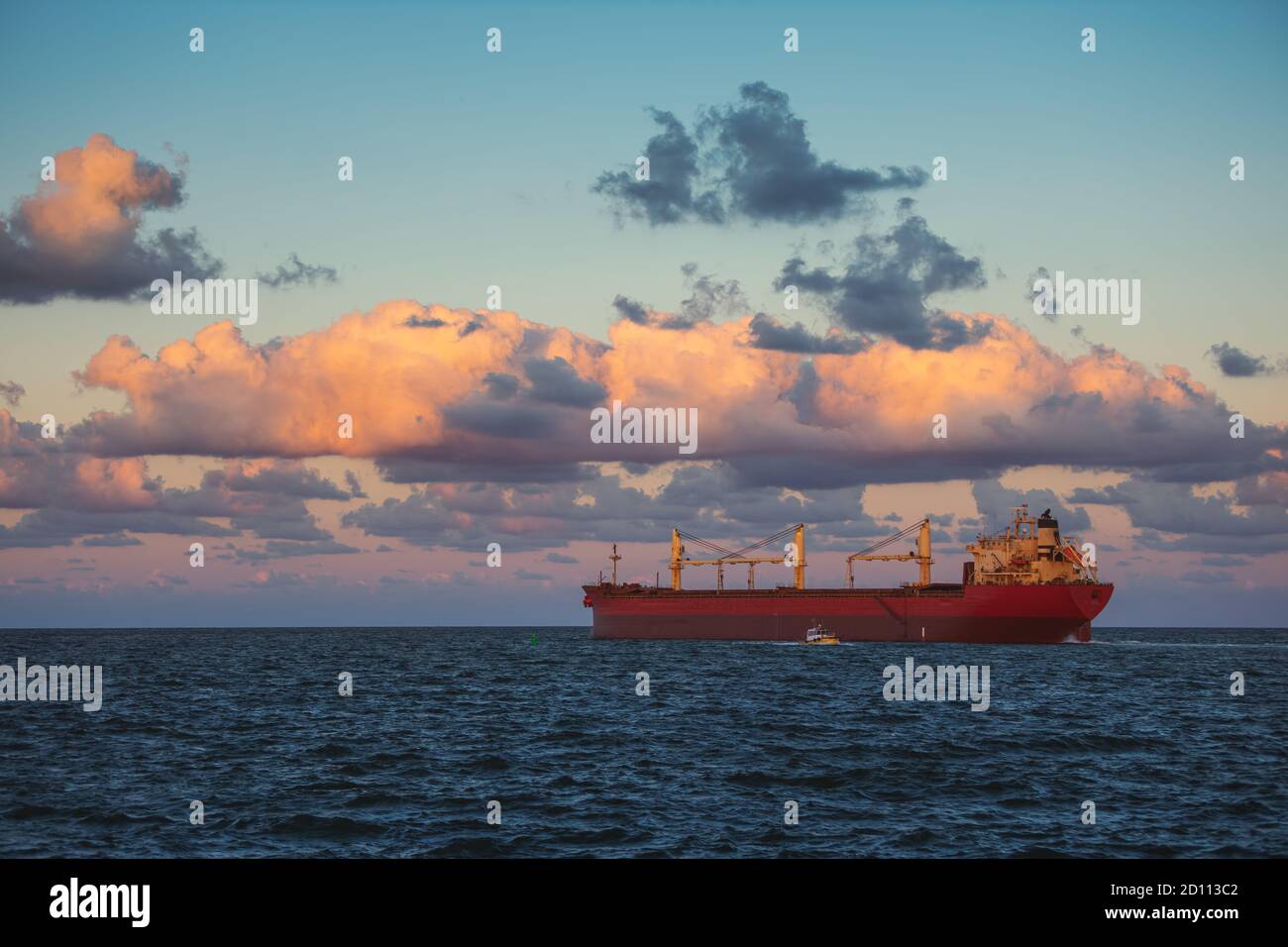 Ocean cargo transport hi-res stock photography and images - Alamy