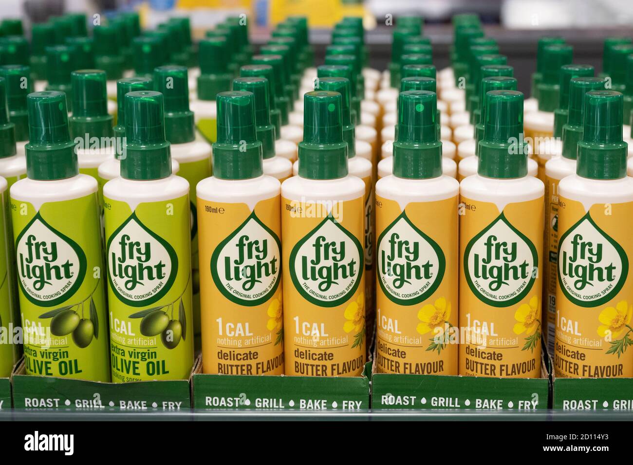 Bottles cooking oil on supermarket hi-res stock photography and images ...