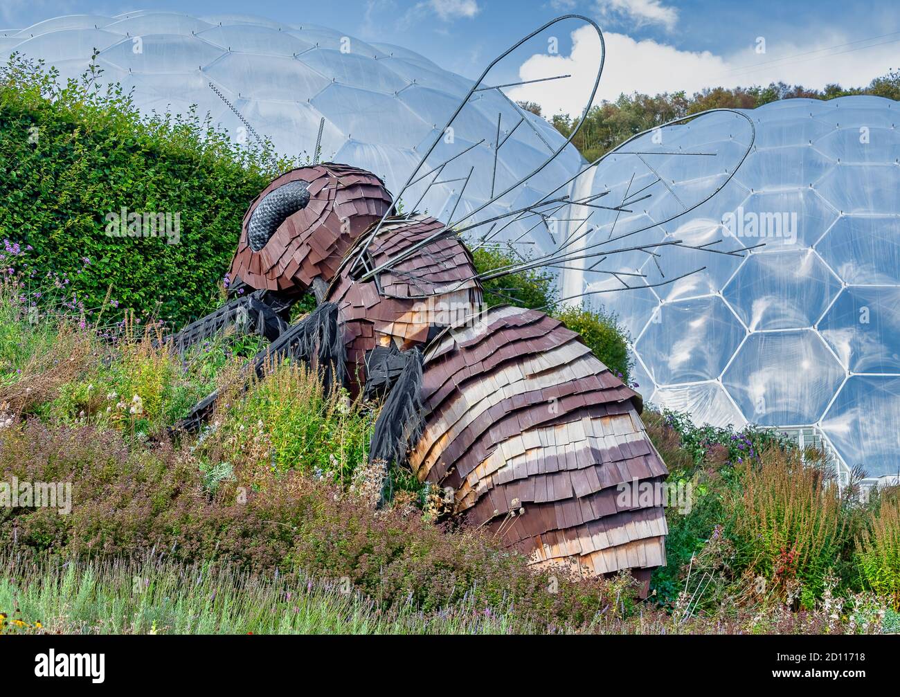 Bee sculpture hi-res stock photography and images - Alamy