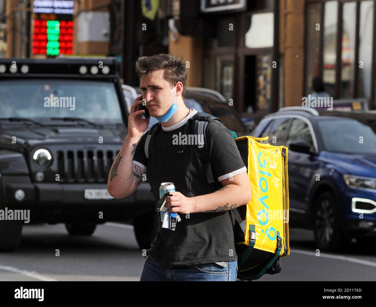 Courier service images hi-res stock photography and images - Alamy