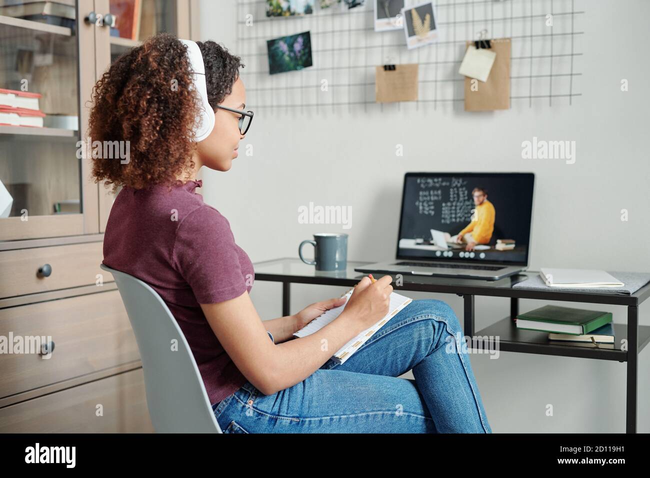 Digital diligent hi-res stock photography and images - Alamy