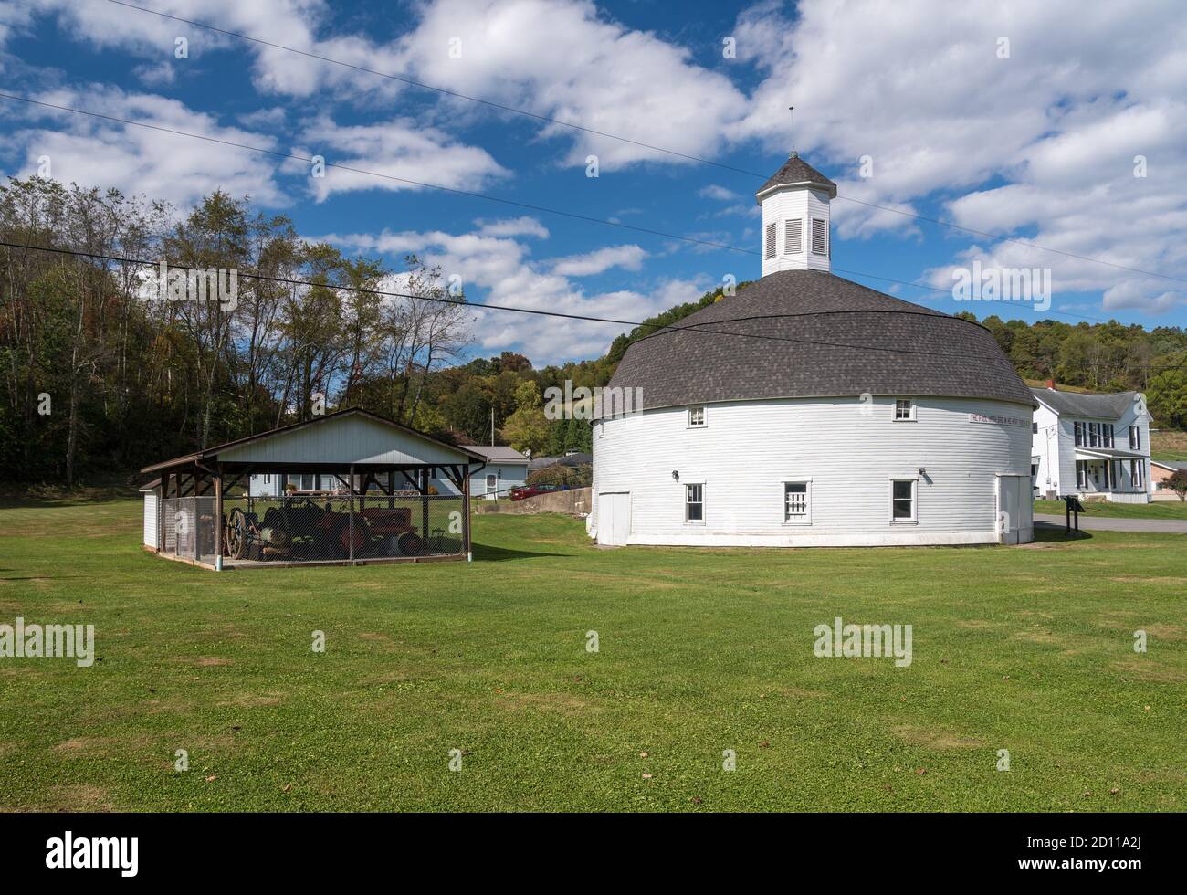 Round barn hi-res stock photography and images - Alamy