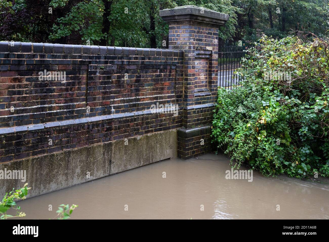 Aylesbury, UK. 4th October 2020. Storm Alex flooding in Aylesbury ...