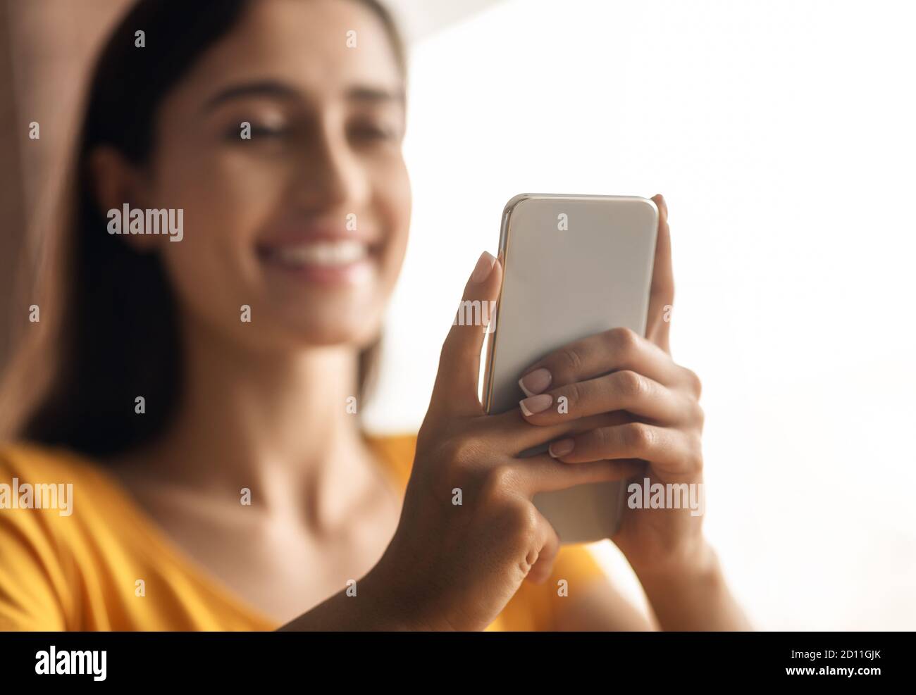 Modern smartphone in smiling arab woman hands Stock Photo - Alamy