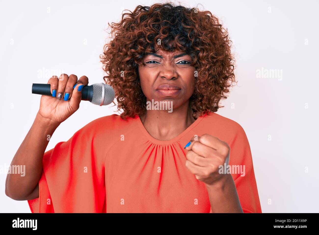 Screaming shouting singing yelling hi-res stock photography and images ...