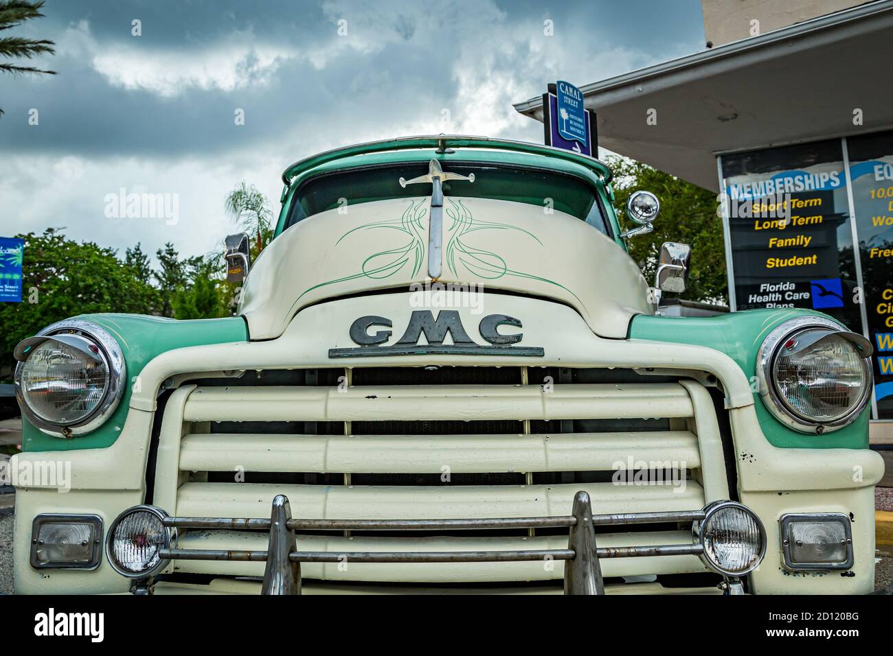 New Smyrna Beach, FL - August 12, 2017: 1954 GMC 100 Stepside pickup ...