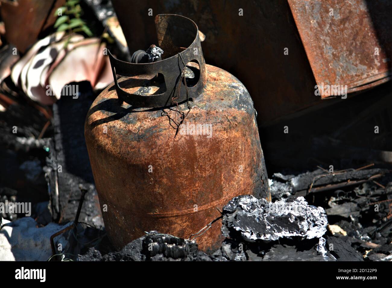 Rusted propane gas tank hi-res stock photography and images - Alamy