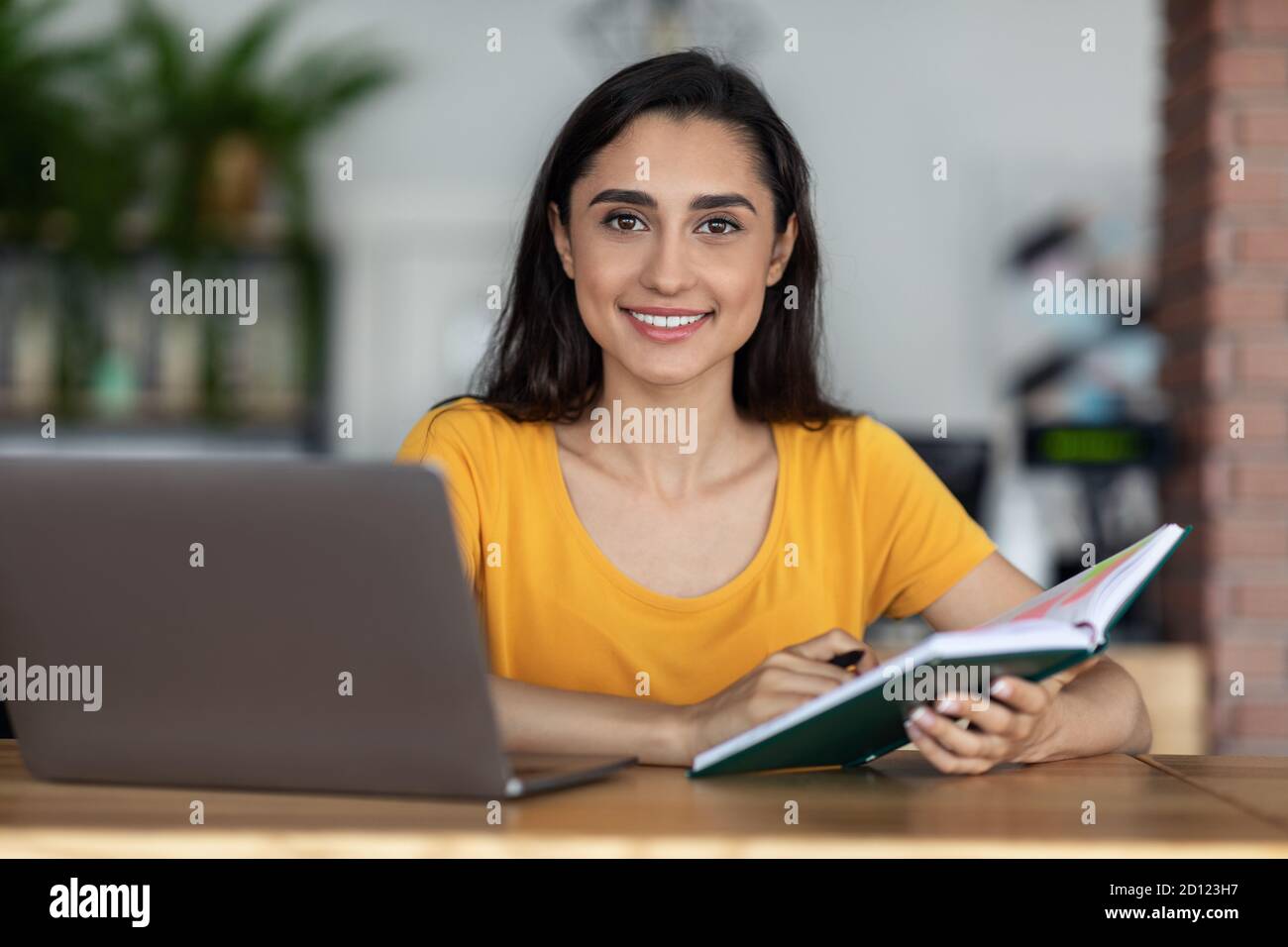 Part time worker woman hi-res stock photography and images - Alamy