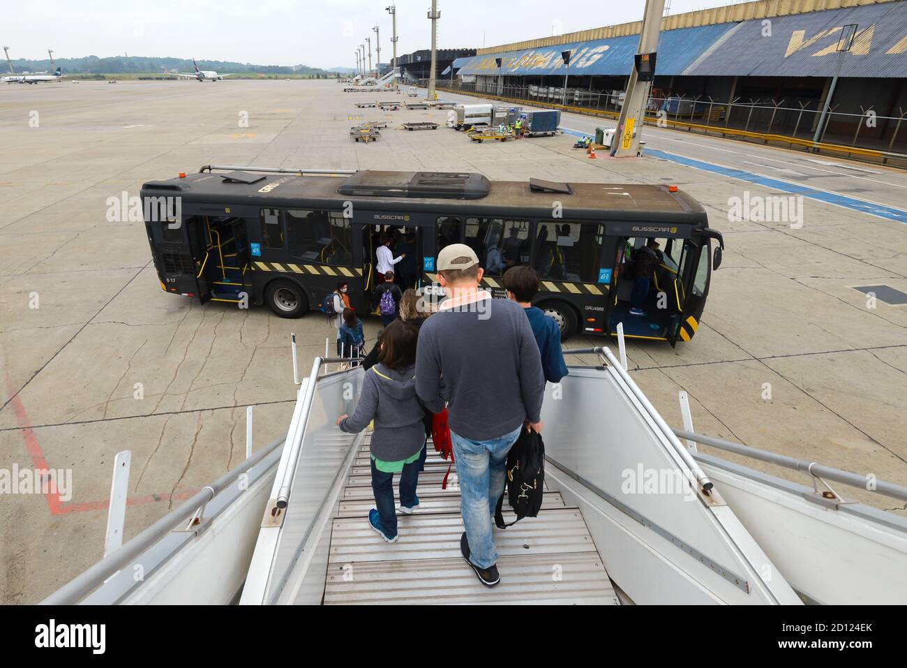 Remote aircraft disembarkment hi-res stock photography and images - Alamy