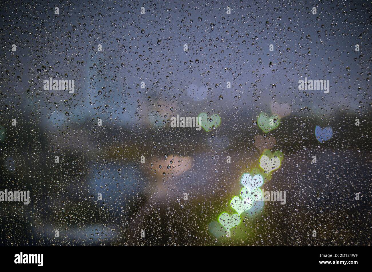 Drop on window hi-res stock photography and images - Alamy