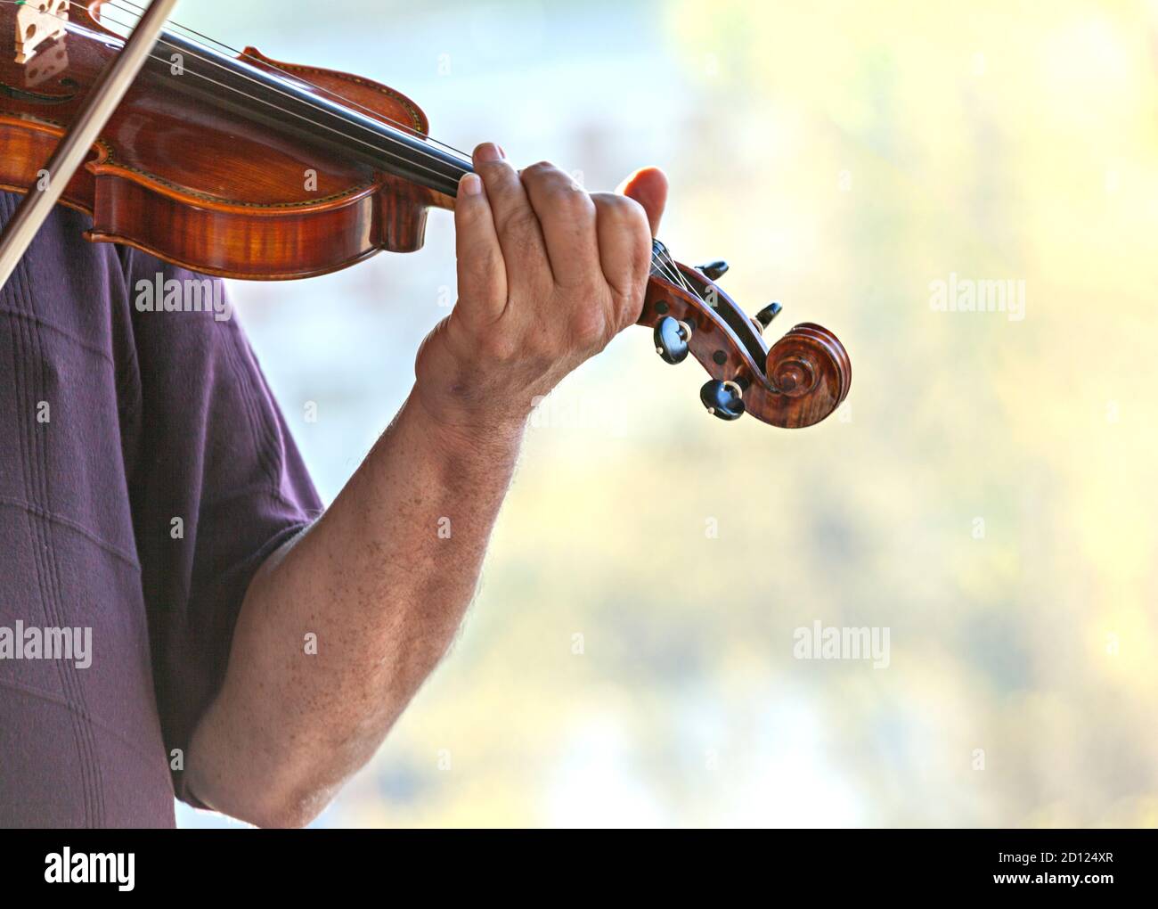 Bluegrass fiddle music hi-res stock photography and images - Alamy
