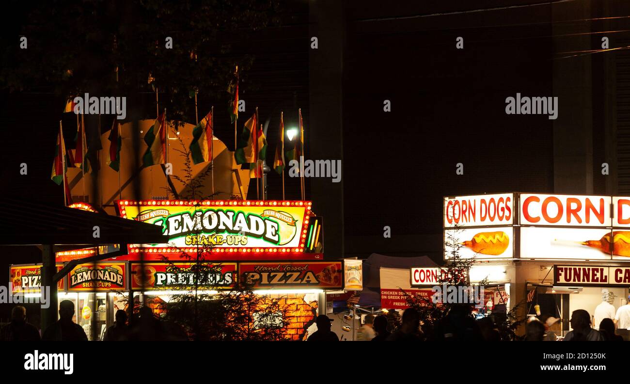 Street fair crowd hi-res stock photography and images - Alamy