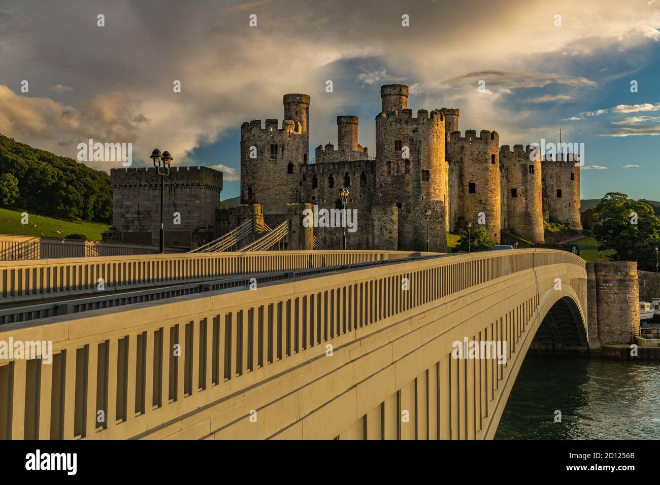 Conwy castle night north wales hi-res stock photography and images - Alamy